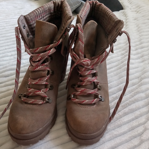 Shoes | Yelly Pop Boots With Shoelaces Size 6 12 Color Taupe | Poshmark